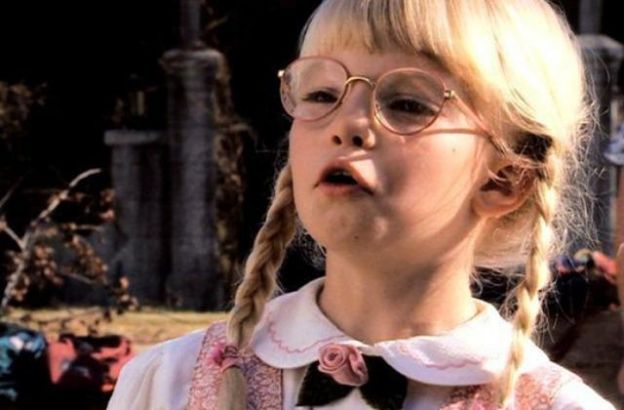 ¿Recuerdas la niña que Tronchatoro lanzó por las trenzas en la película ... ¿Recuerdas la niña que Tronchatoro lanzó por las trenzas en la película ...