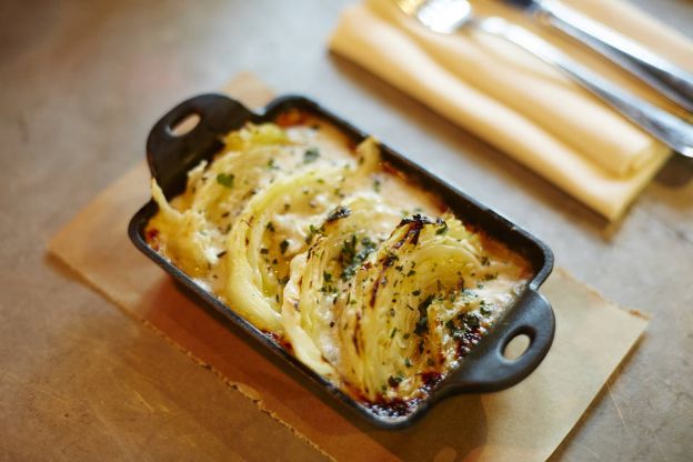 ¡PIERDE PESO CON ESTE PLATO! Repollo asado con salsa cremosa de cebolla