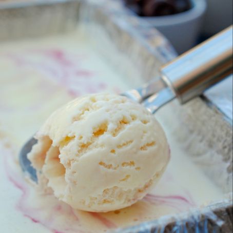 Helado de "tres leches" y cerezas borrachas (4.3/5)