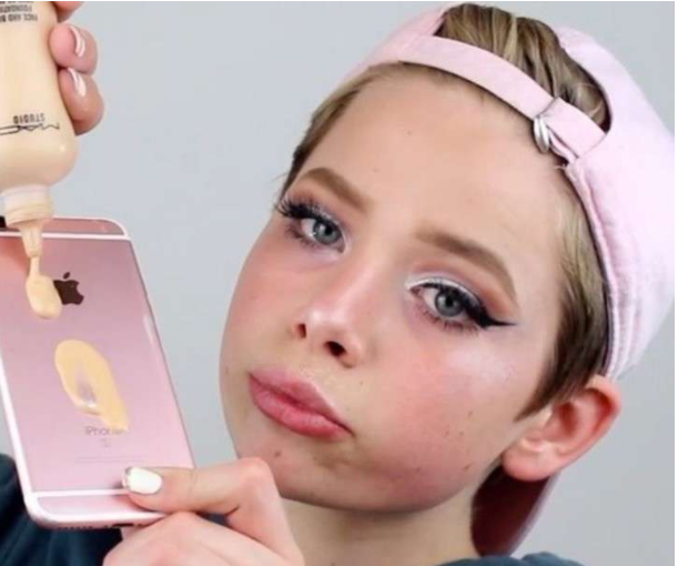 SE MAQUILLA CON EL iPHONE y... ¡el resultado es ALUCINANTE!