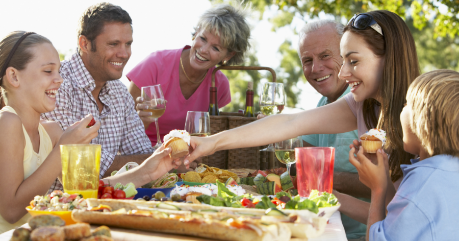 Comer con amigos te ayuda a perder peso